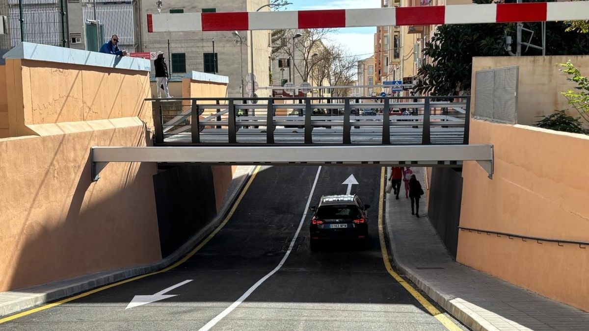 Abierto el nuevo paso elevado del tren sobre la calle Greco en Palma